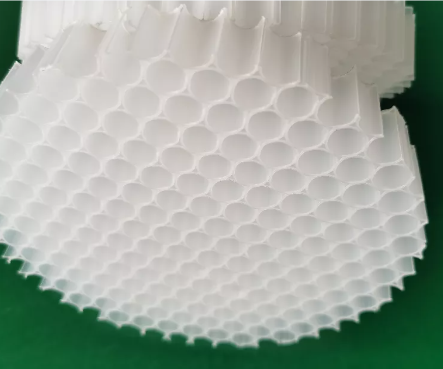 China plastic honeycomb panel production line called PP honeycomb board ...